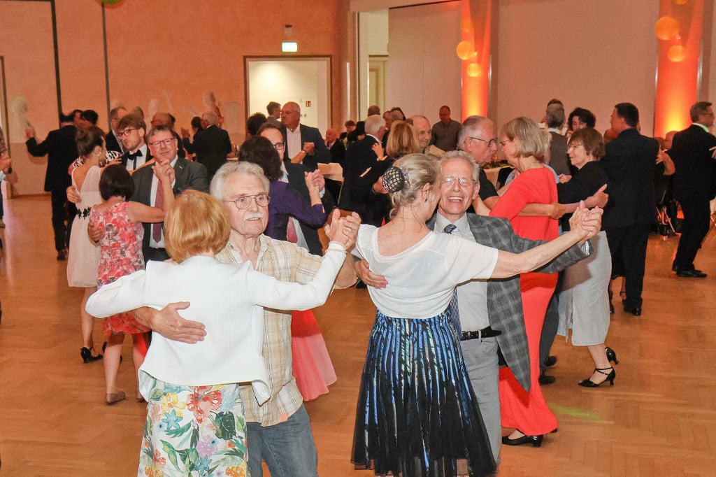 Mitsommerball der DJK in Brakel begeistert mit spektakulären Showtänzen