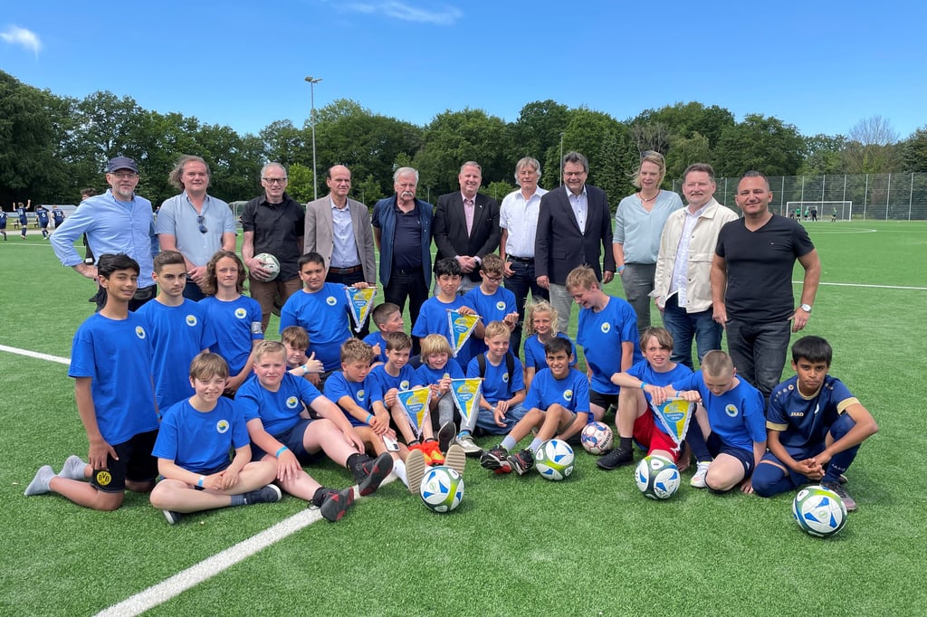 Kunstrasenplatz in Sprakel offiziell übergeben