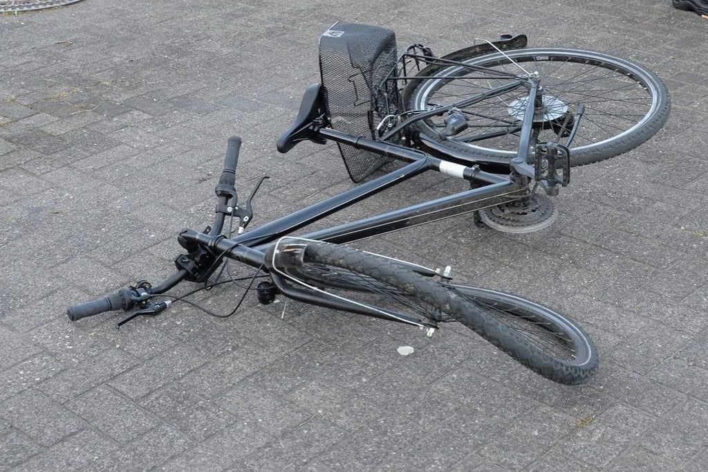 Radfahrerin (51) lebensgefährlich verletzt