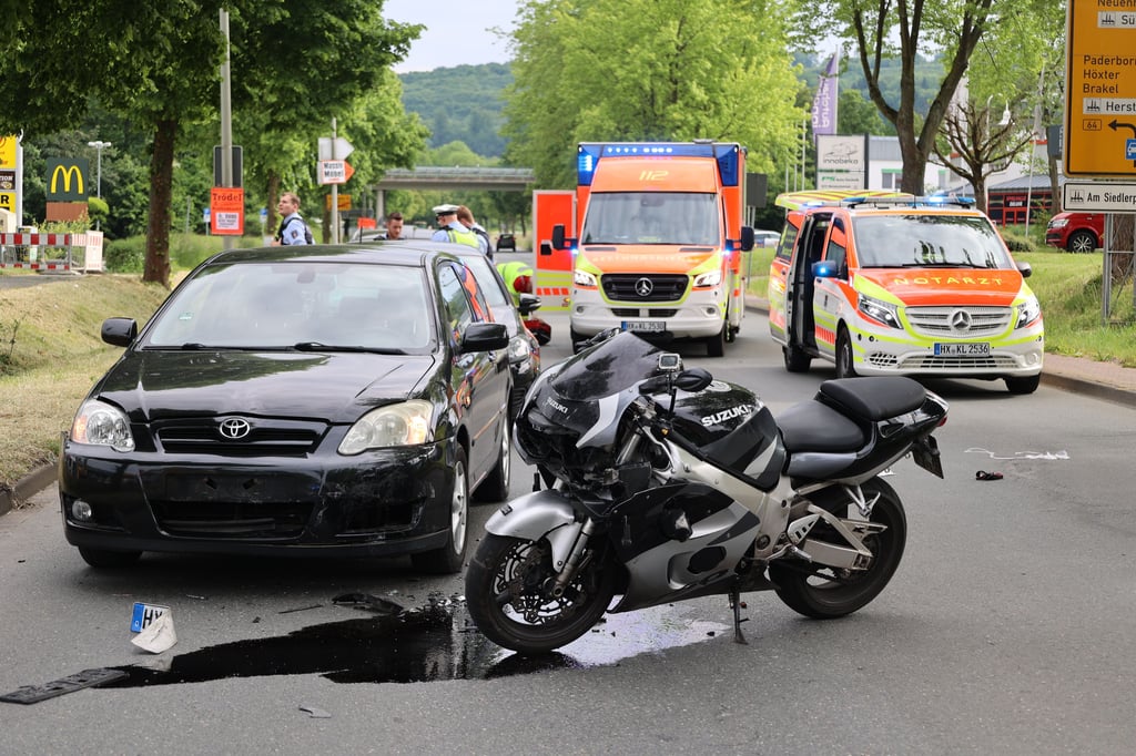 Bad Driburg: Motorradfahrer bei Unfall lebensgefährlich verletzt