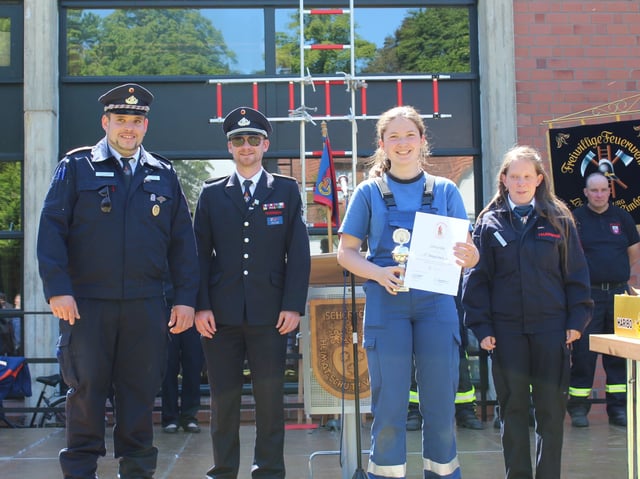 Bildergalerie zum Feuerwehr-Festakt in Scherfede