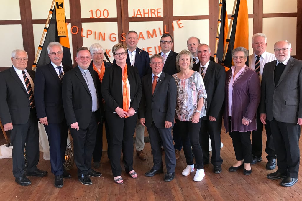 Willebadessen: Kolpingsfamilie Peckelsheim - Ein Diplom zum 100-Jährigen