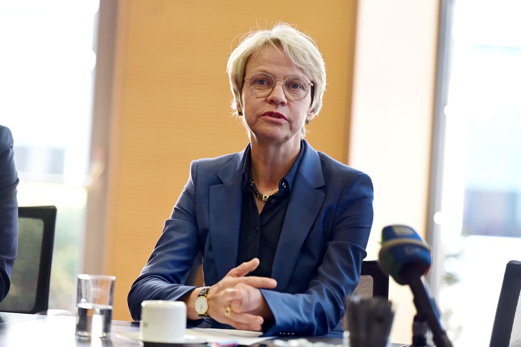 Schulministerin nach Datenpannen: Konsequenzen gezogen Schulministerin nach Datenpannen: Konsequenzen gezogen
