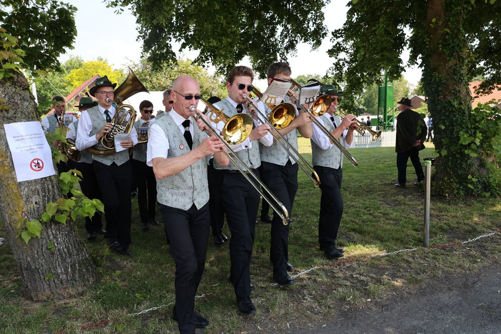 Schützenfest der St.-Antonius-Bruderschaft Tönnishäuschen Schützenfest der St.-Antonius-Bruderschaft Tönnishäuschen
