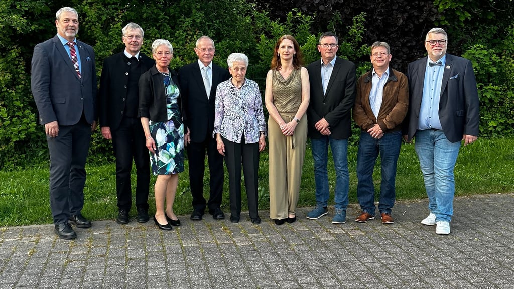 Willebadessen: St.-Johannes-Schützen stellen Hofstaat vor