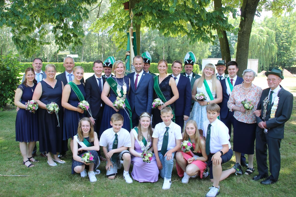 Eine neue Königin für Schmedehausen