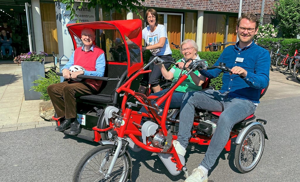 Mit Rikscha und Tandem durchs Dorf