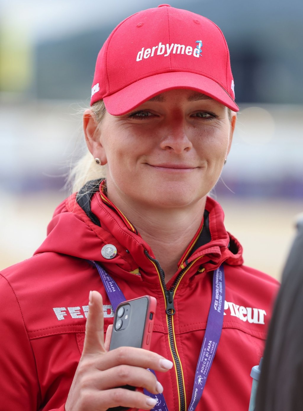 Olympiasiegerin Krajewski mit zwei Pferden vorn