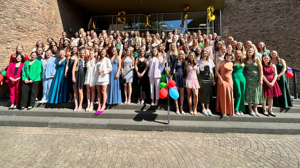 Ade für 104 Absolventinnen