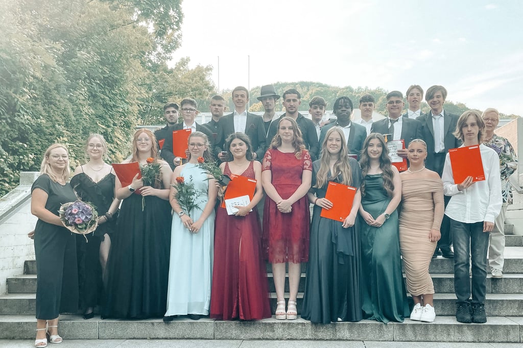 Schüler der Sekundarschule erhalten in Beverungen ihren Abschluss