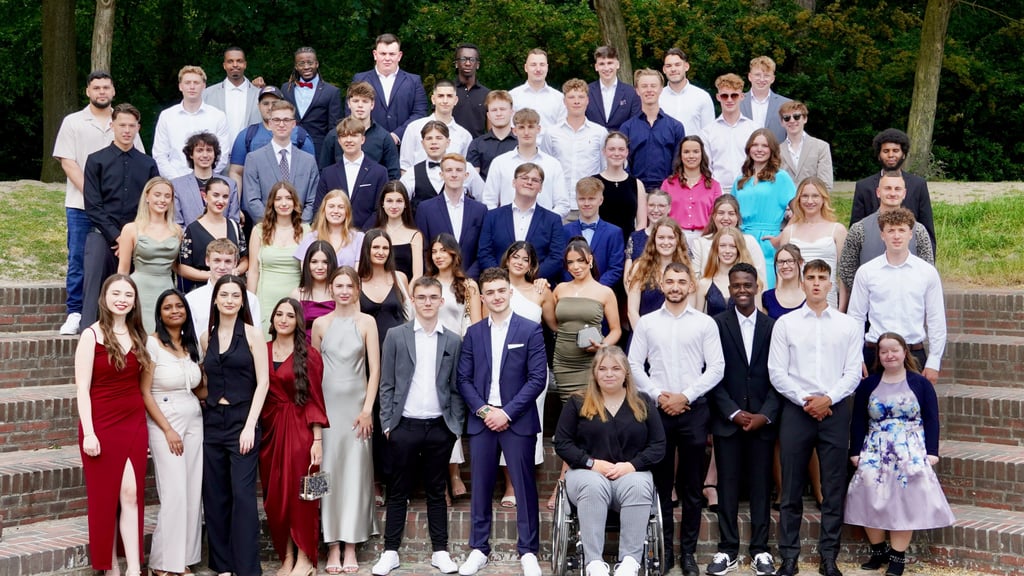 Gymnasium Kinderhaus vergab 66 Abiturzeugnisse