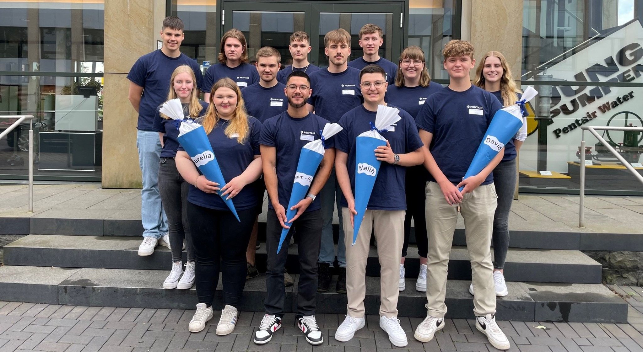 Jung Pumpen in Steinhagen begrüßt vier neue Azubis