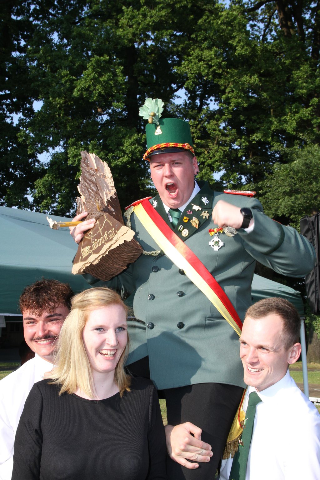 Jan Schlenger regiert als neuer König in Paderborn-Elsen