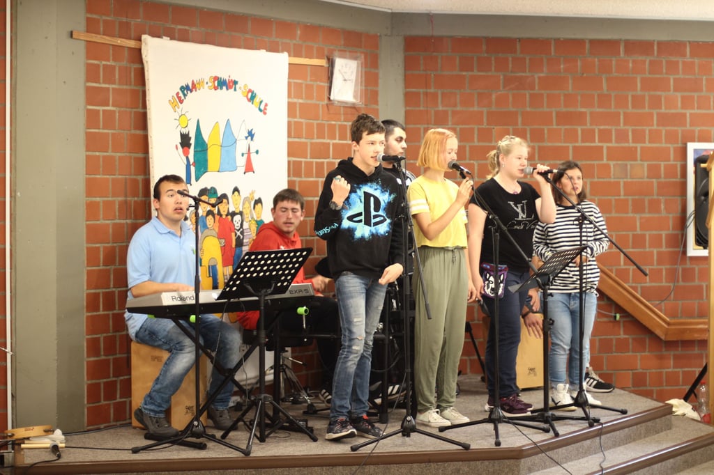 Neustart der Schulband „Die Schmidties“ in Paderborn-Schloß Neuhaus ...