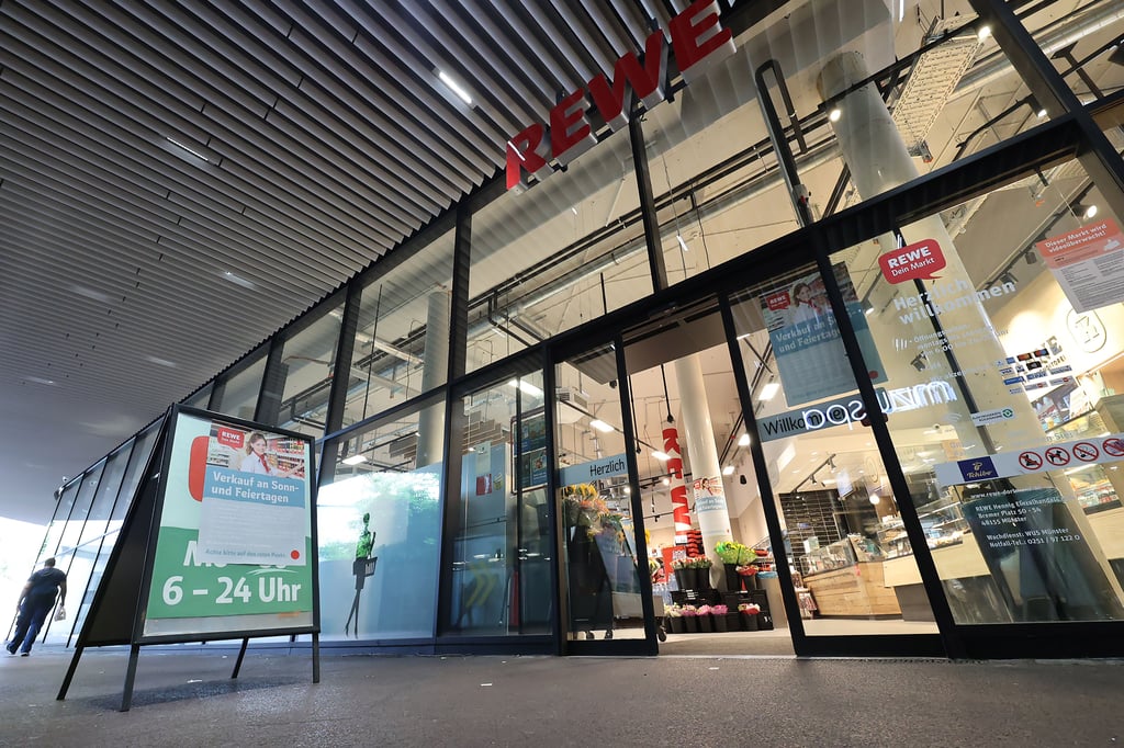 Rewe im Hauptbahnhof Münster: An Sonn- und Feiertagen nur noch Reisebedarf