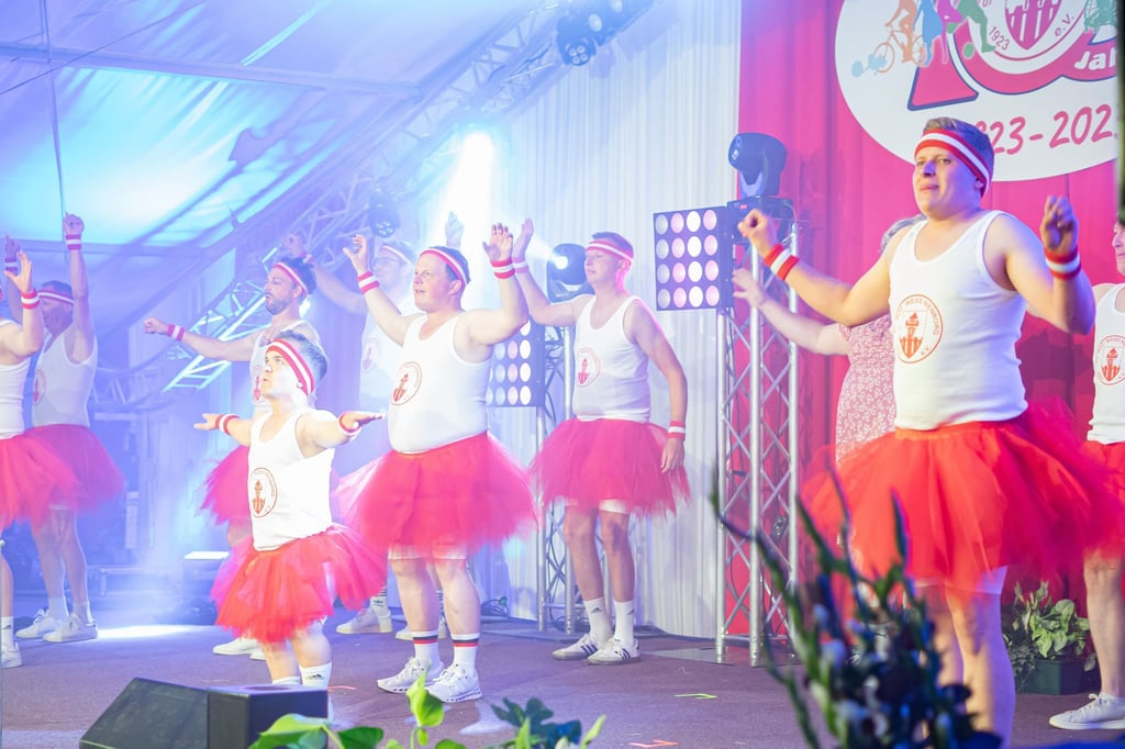 Artistik, Comedy, Ehrungen: Funke springt schnell aufs Publikum über