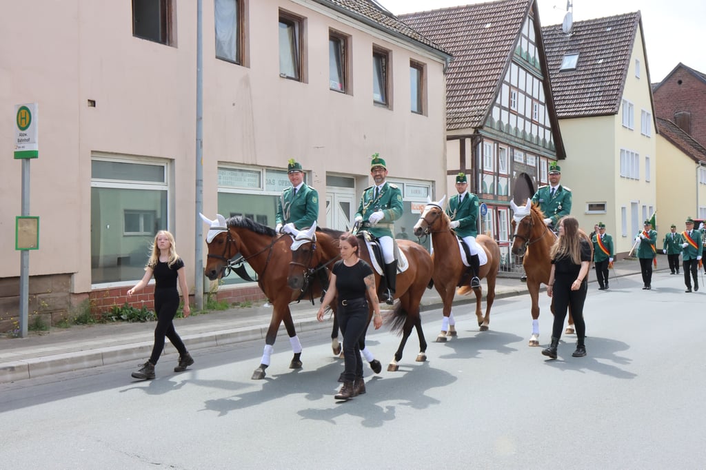 Fotostrecke: Glanzvolles Schützenfest in Ottbergen