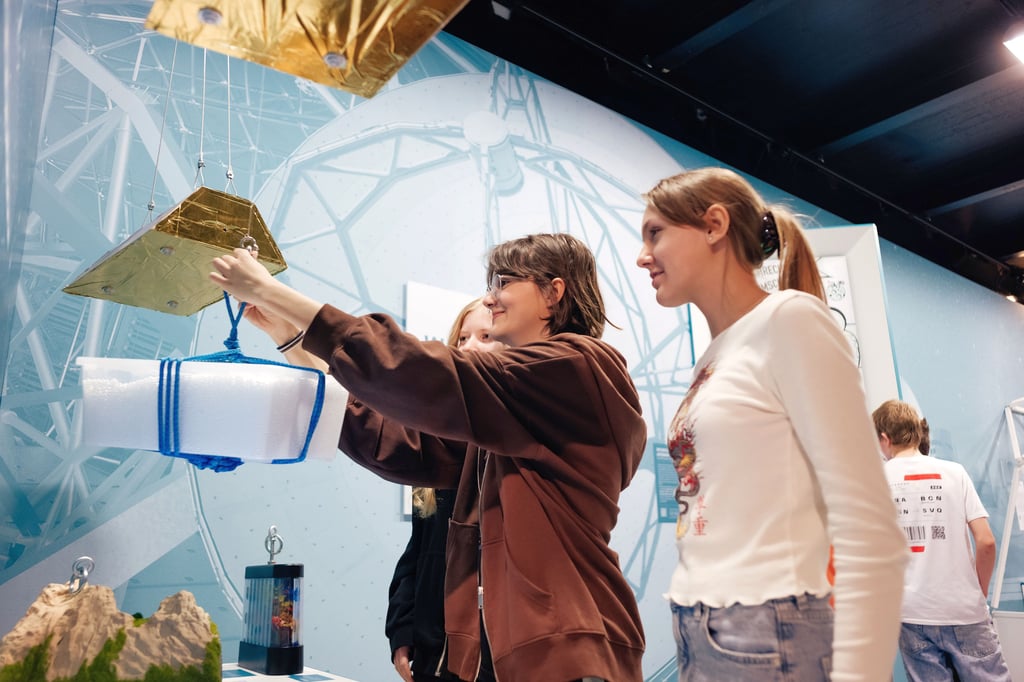 Forschungsschiff MS Wissenschaft ankert in Münster