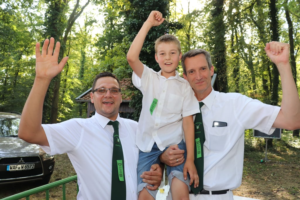 Dennis Mors entscheidet Vater-Sohn-Duell an der Vogelstange