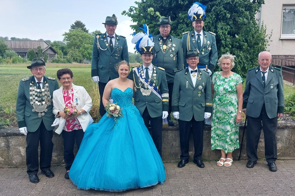 Bühne: Zwei Schützen erhalten hohe Auszeichnung