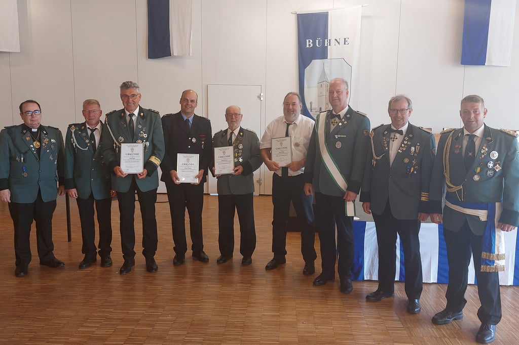 Bühne: Zwei Schützen erhalten hohe Auszeichnung