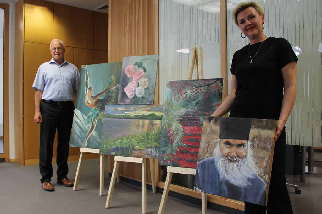 Vlotho: Ölgemälde zieren die Sparkasse