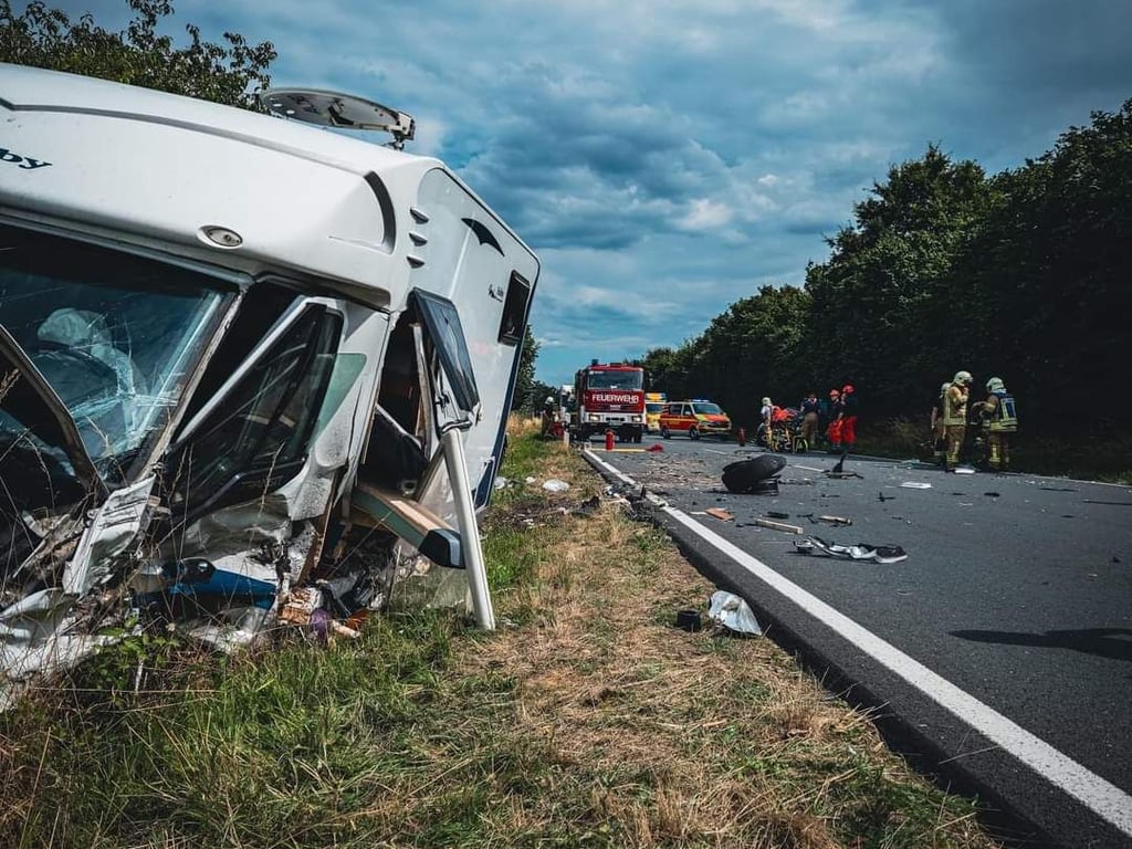 Drei Fahrzeuge kollidieren auf der B58 in Seppenrade