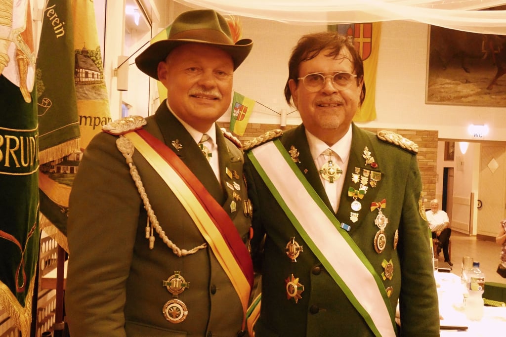 Ehrenoberst Michael Pavlicic in Schloß Neuhaus verabschiedet