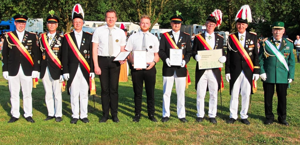 Scharmeder Schütze erhält St.-Sebastianus-Ehrenkreuz