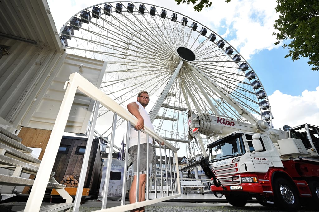 Riesiges Riesenrad steht: 55 Meter über dem Liboriberg gondeln
