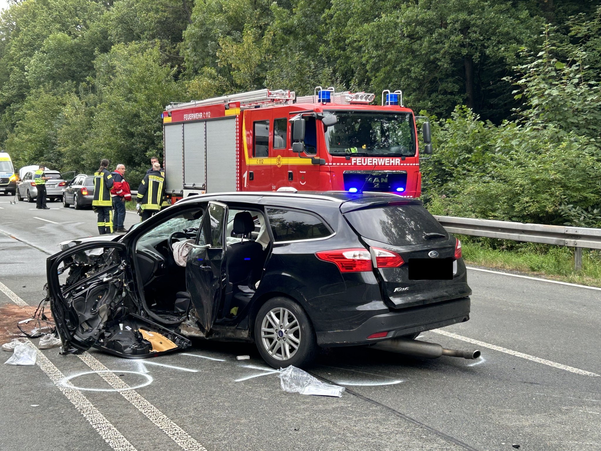 Unfall auf der L776 zwischen Büren und Salzkotten: drei Schwerverletzte