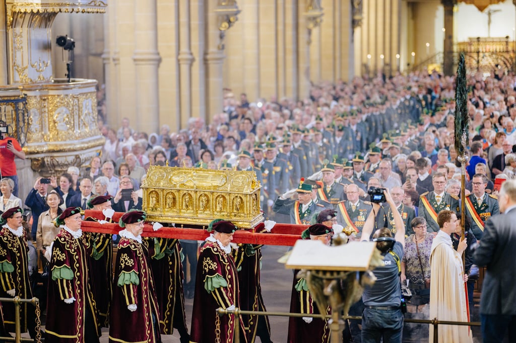 Libori-Triduum endet mit Beisetzung der Gebeine des Schutzpatrons