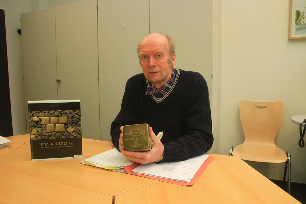 „Ahlen und seine Stolpersteine“: Manfred Kehr zeichnet Lebenswege nach