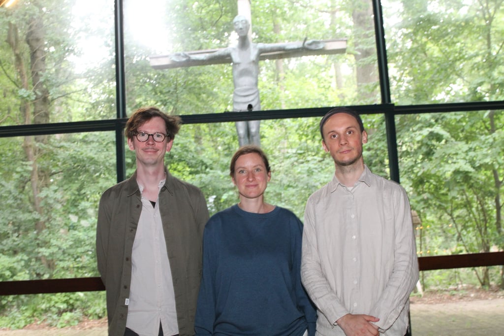 Sanfte Klangwolken in moderner Architektur