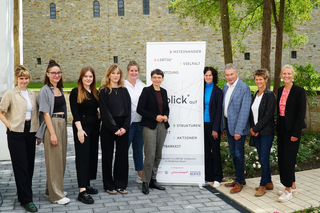 NRW-Ministerin Josefine Paul besucht Landesprojekt „blick*“ in Paderborn