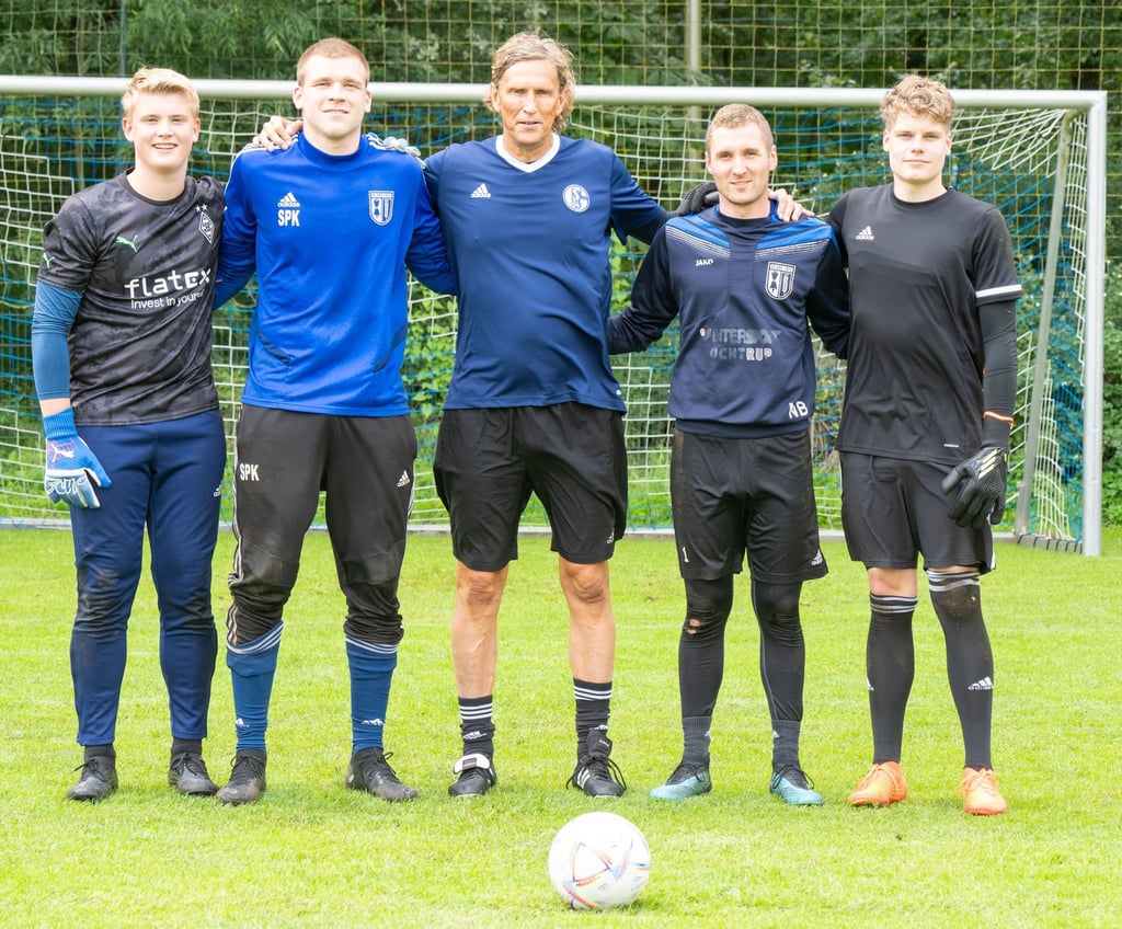 Ex-Profi Holger Gehrke schult Eper Torhüter