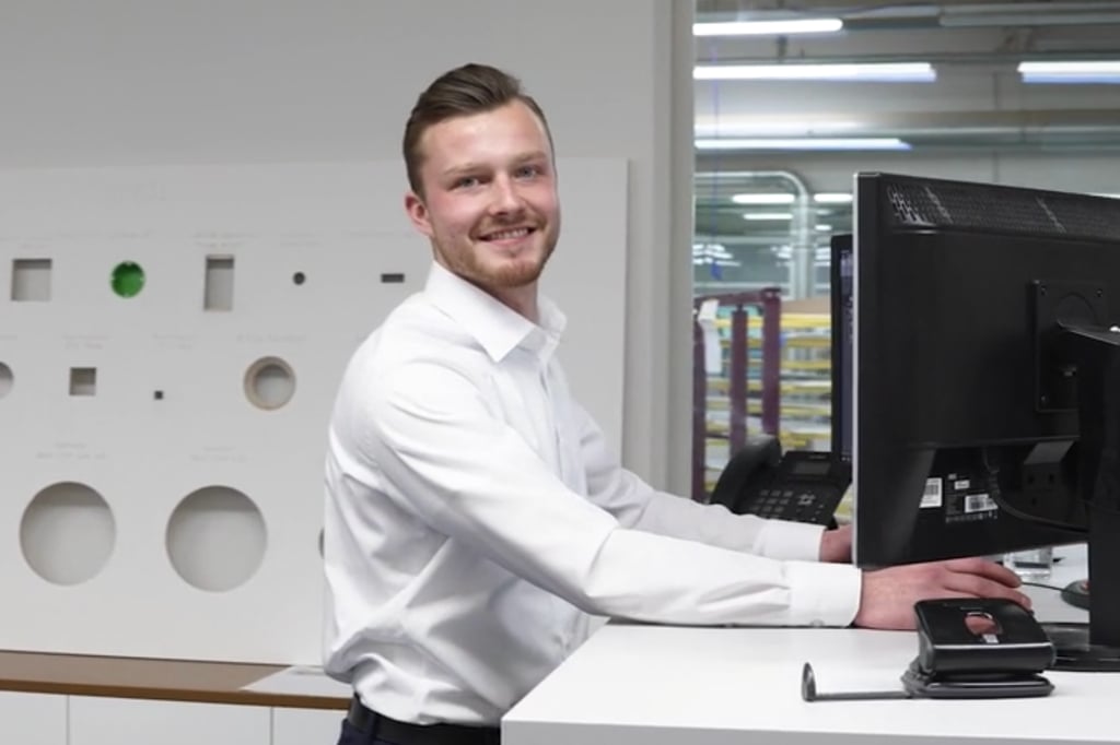 Höxter-Boffzen: Junger Tischler verwirklicht Traum und plant Luxusjachten