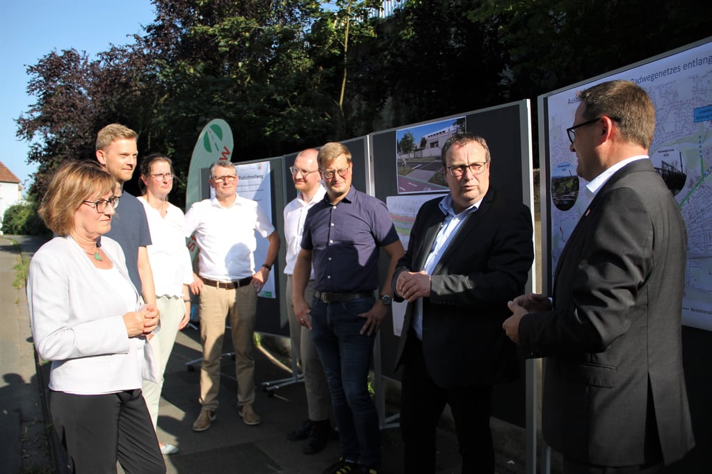 Bad Oeynhausen: Verkehrsminister informiert sich über Radschnellweg