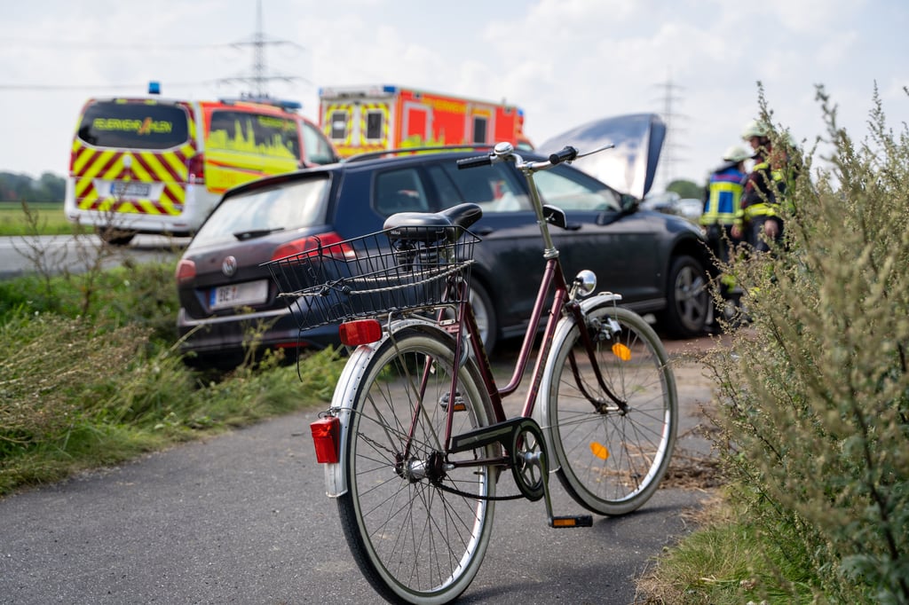 77-jährige Radfahrerin nach Sturz schwer verletzt