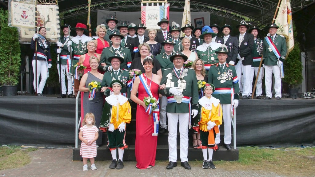 König Frank Büscher gekrönt