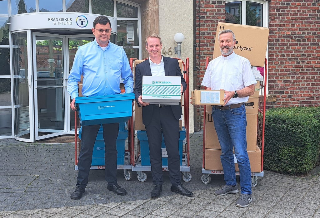 Fahrzeuge und medizinische Hilfsgüter