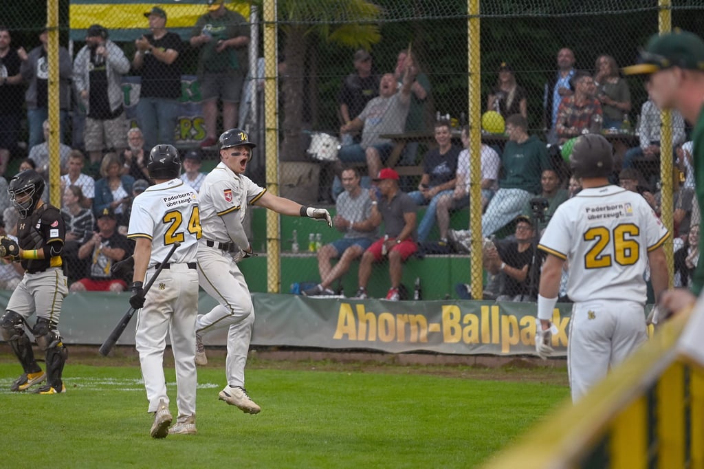 Bundestrainer Jendrick Speer freut sich mit den Untouchables Paderborn