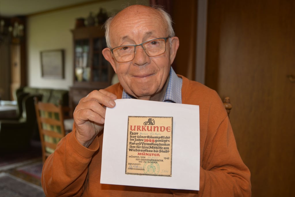 Ladbergen: Eine Münze für die Mithilfe am Wiederaufbau