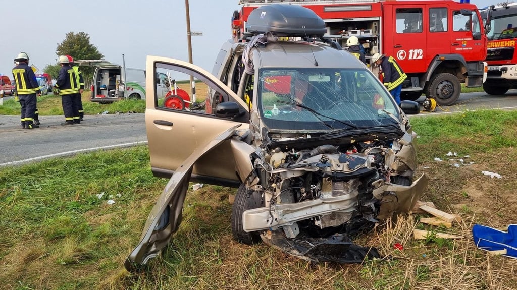 Schwerer Unfall auf L838/K30 bei Borgholz: Frau aus Beverungen in Lebensgefahr