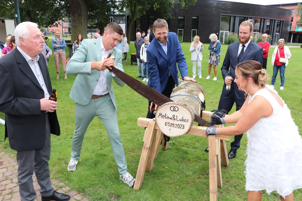 Schloß Holte-Stukenbrock: Feuerwehrfrau heiratet Feuerwehrmann