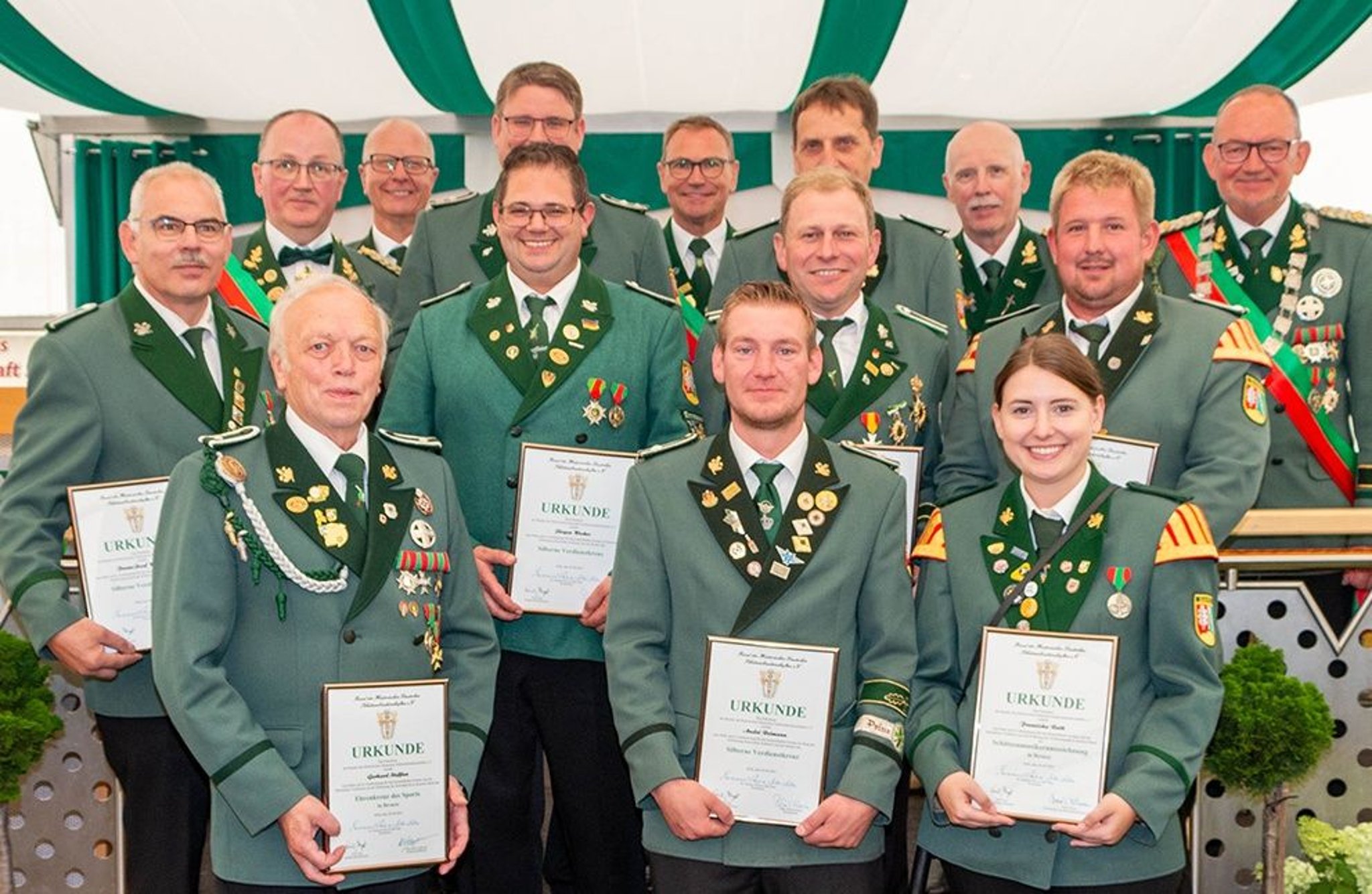 Verdiente Schützen in Paderborn-Sande ausgezeichnet