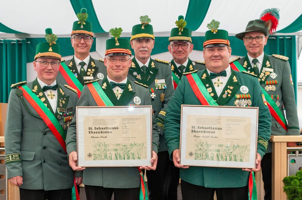 Verdiente Schützen in Paderborn-Sande ausgezeichnet