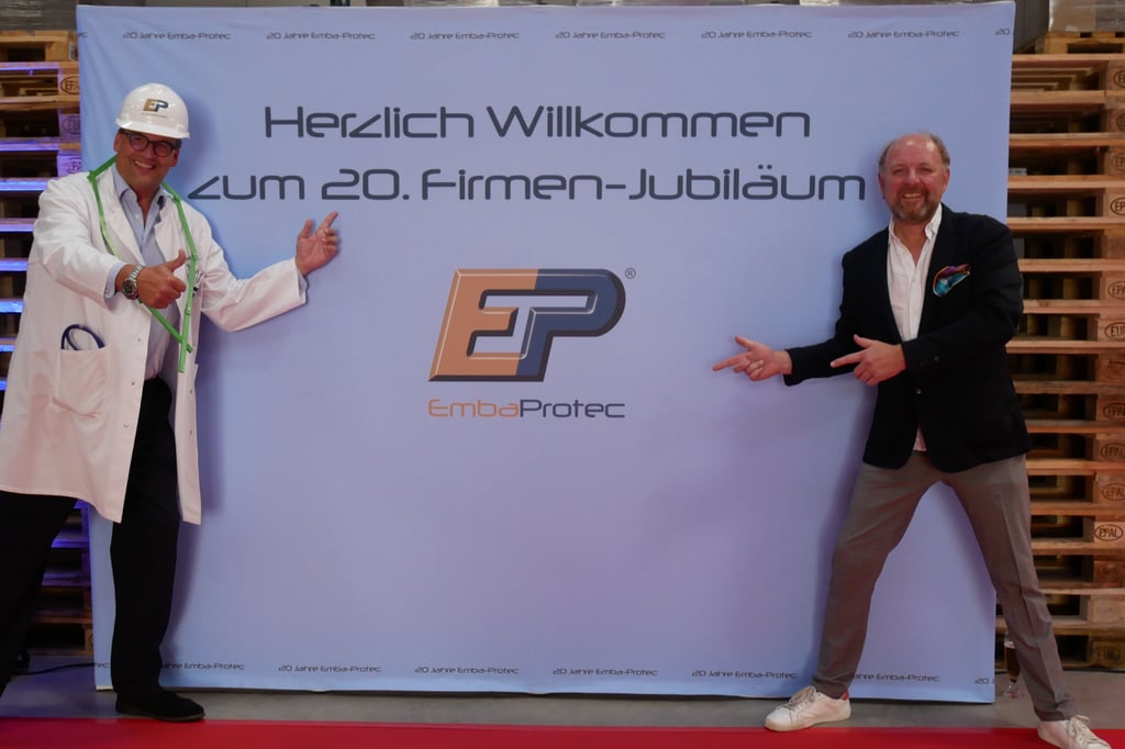 Bad Oeynhausen: 350 Gäste flanieren bei Emba-Protec über roten Teppich