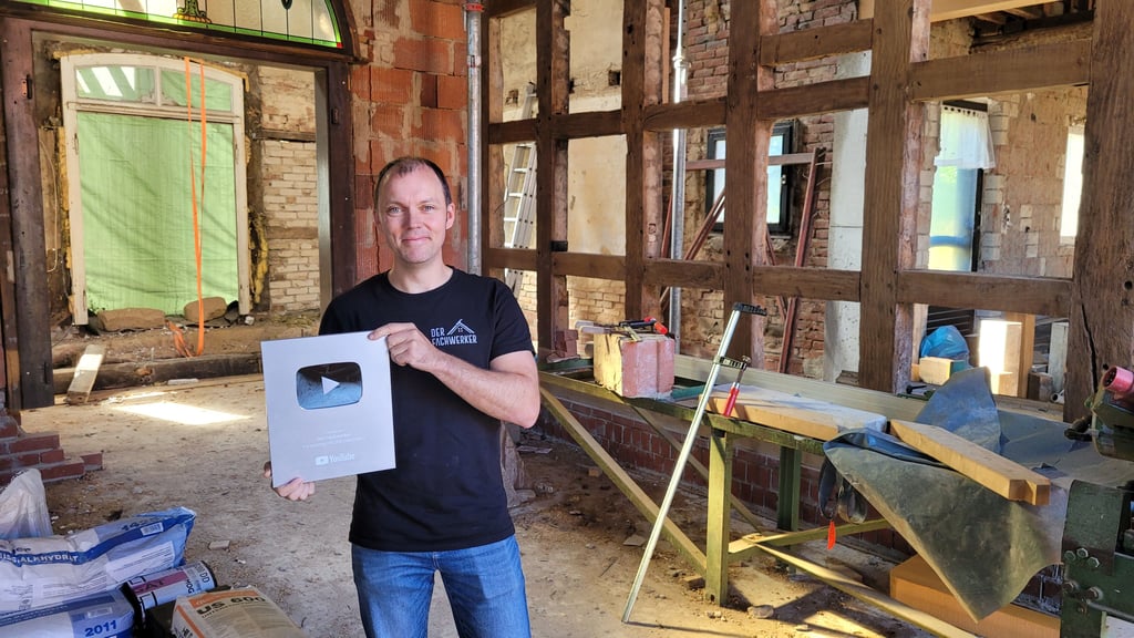 Vlotho: Youtuber „Der Fachwerker“gibt mehr als 100.000 Followern ...