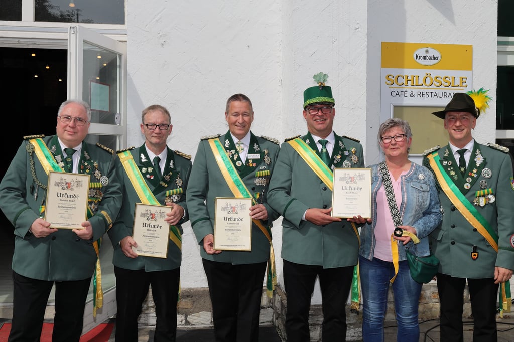 Frank Menne ist neuer Kaiser in Schloß Neuhaus